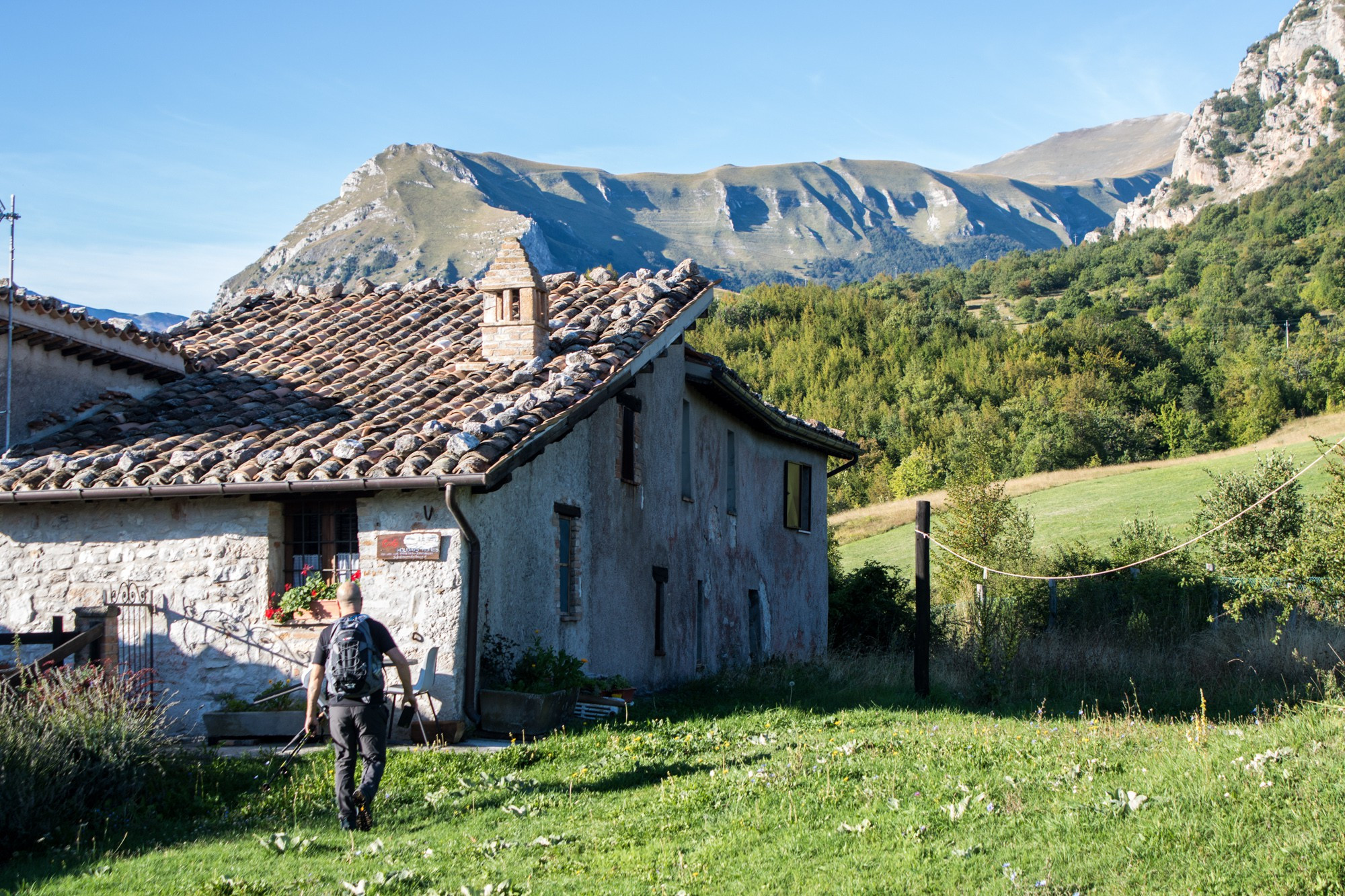 Tra boschi e panorami e cena tipica in Rifugio